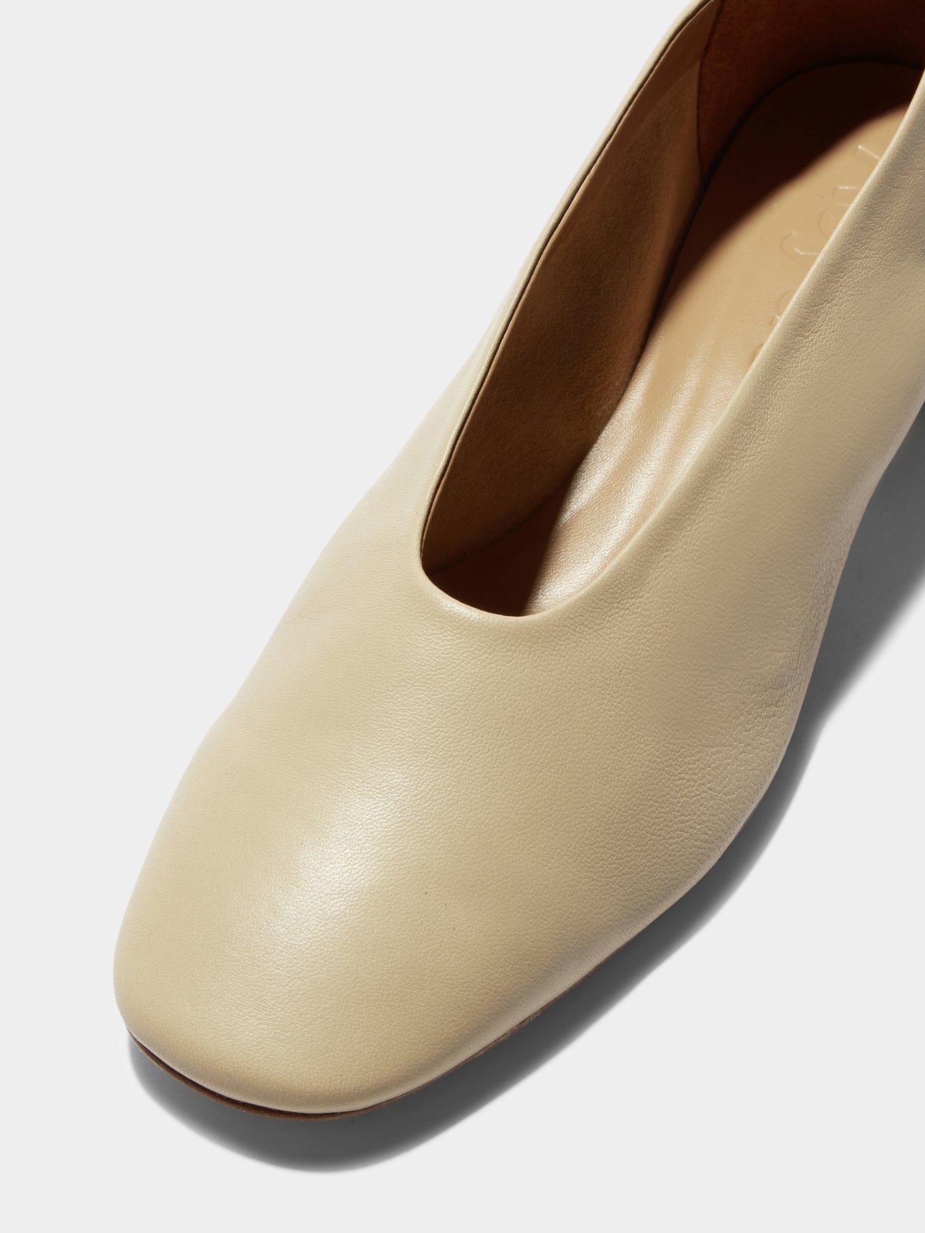 DELIA NAPPA | LATTE BEIGE – Collectors Club